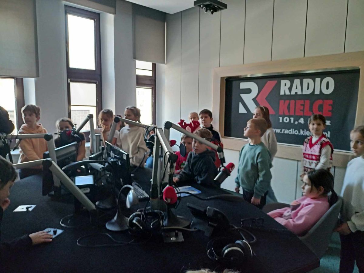 Wizyta klasy 3b w Radiu Kielce i Centrum Edukacji Medialnej | Szkoła Podstawowa nr 34 im. Adama ...